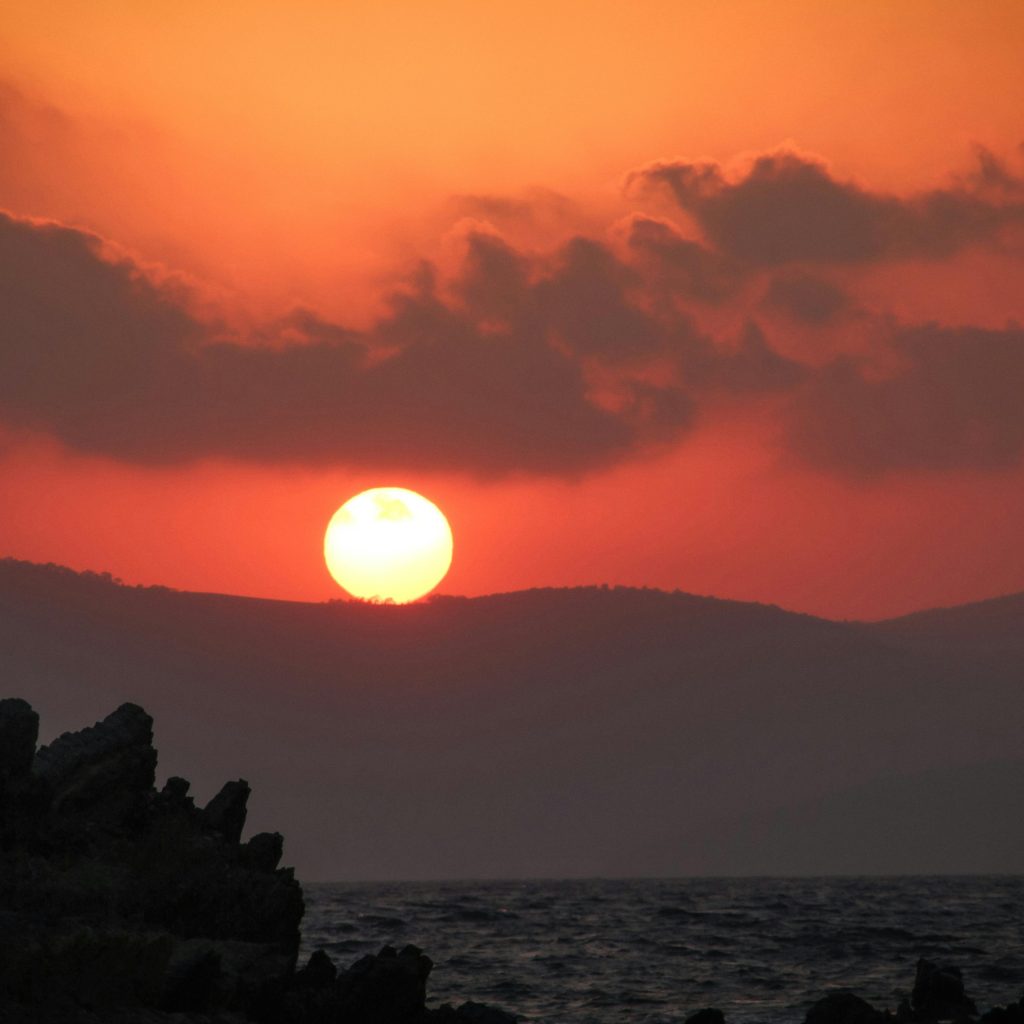 The Sky Isn’t Blue: Here’s What Color It Actually Is - The Scientific ...